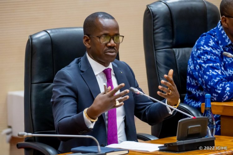 Ntibyumvikana ukuntu umuntu afata inguzanyo yo gushyingura "Senater ...